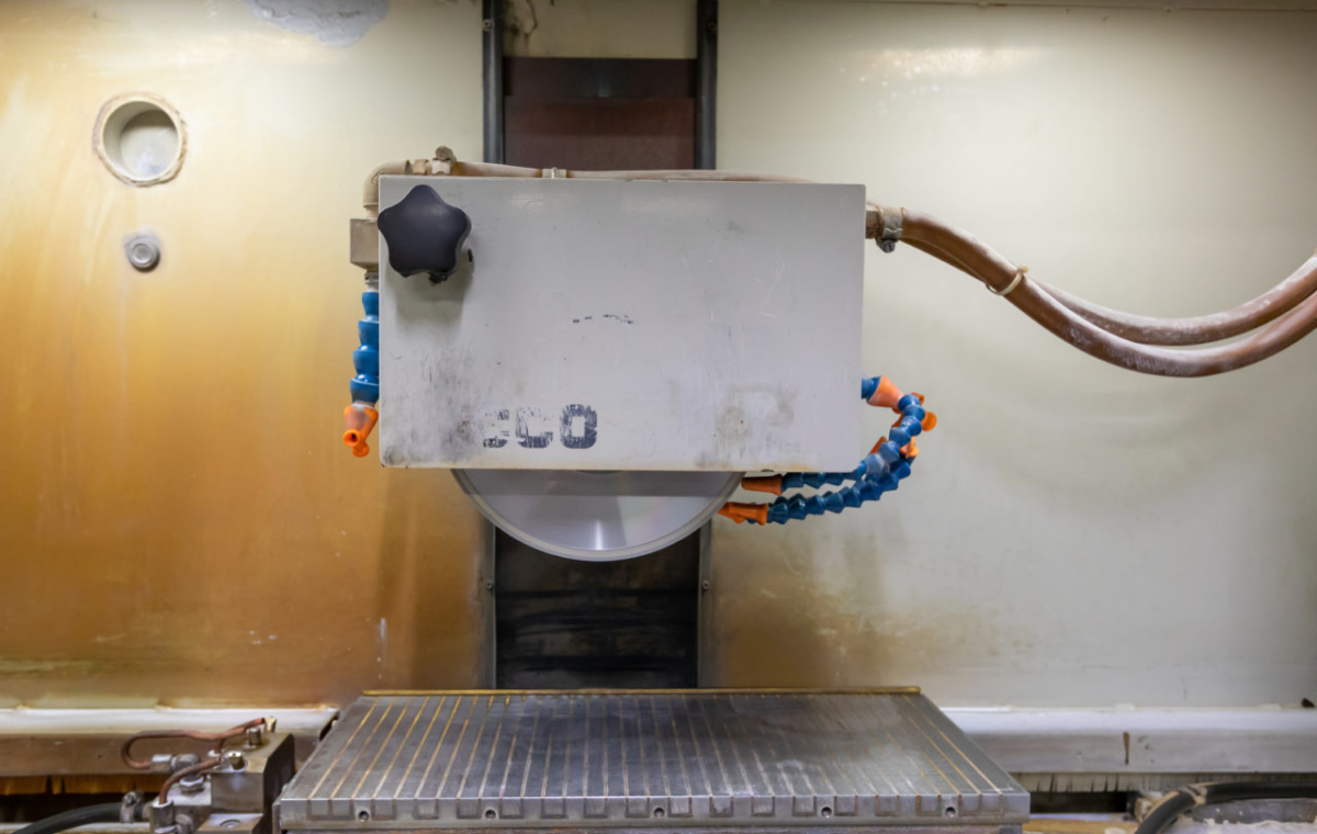 Product manufacture | YUASA YARN GUIDE ENGINEERING CO.,LTD.